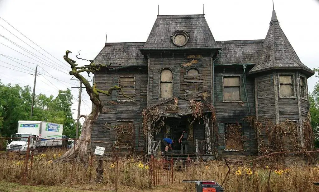 We've Got Your First Look at 29 Neibolt Street in Stephen King's IT!